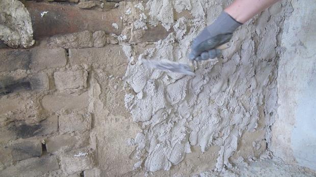 Innenwand mit Sanierputz verputzen - Anleitung und Tipps @ diybook.de