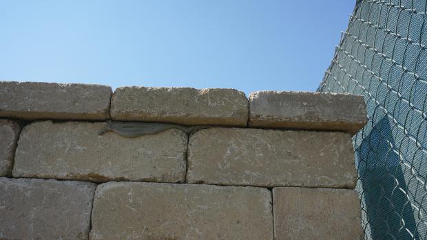 Gartenmauerabschluss - Betonsteinmauer mit Abdecksteinen finalisieren ...